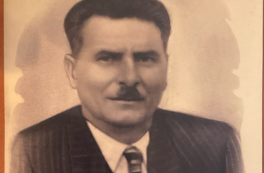 Καφενείο:"Πειραιεύς" του αείμνηστου Γιάννη Περάκη - Οι μαντινάδες του ...