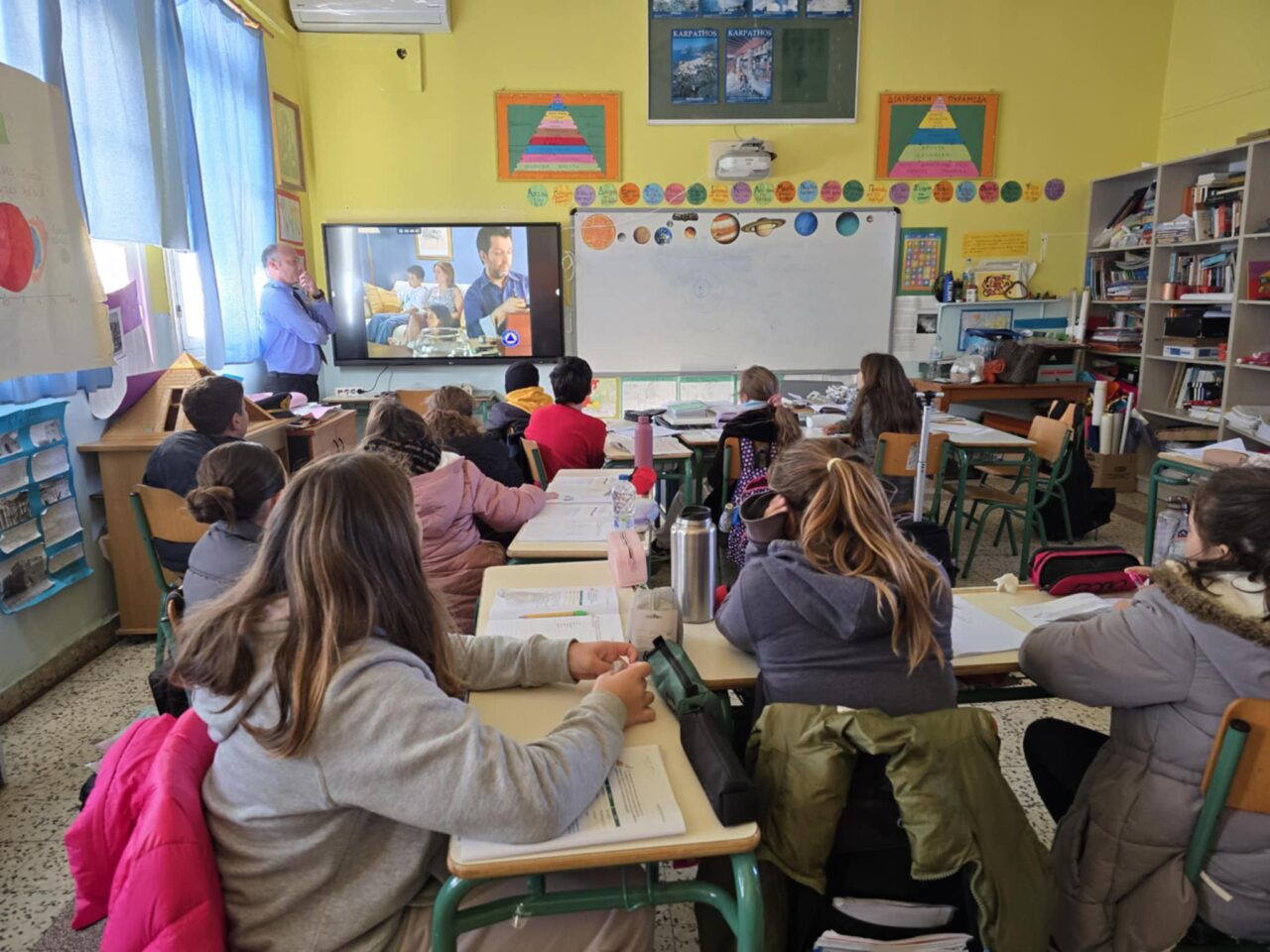 "Ευχαριστούμε κύριε Δημήτρη" για την ενημέρωση για τους σεισμούς ...