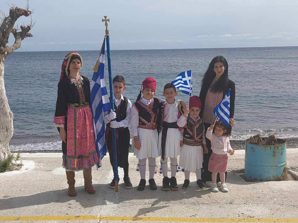 Συγκίνησε η μαθητική παρέλαση για την 25η Μαρτίου στο ΔΙΑΦΑΝΙ της ...