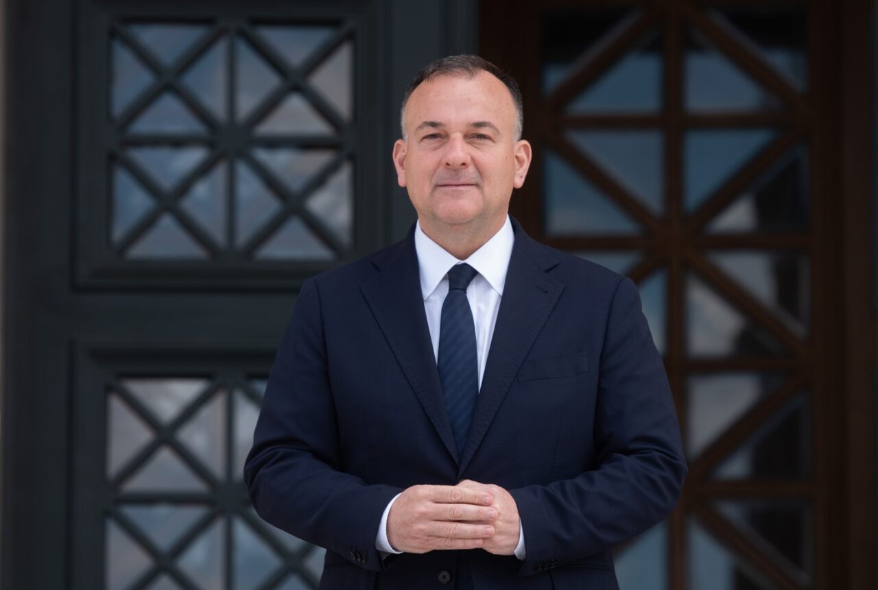 Γιάννης Παππάς: Υπογράφηκε η σύμβαση για την επέκταση στάθμευσης του ...