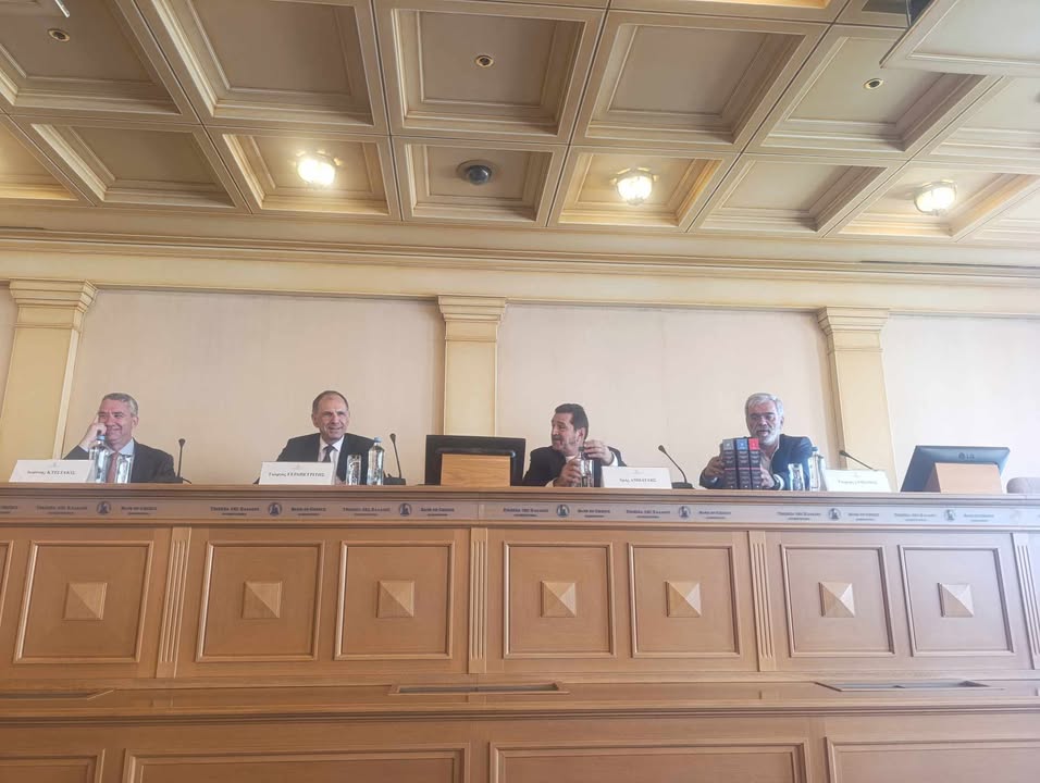 Ο Γιώργος Γεραπετρίτης στην παρουσίαση του τρίτομου έργου ΕΛΛΗΝΟ ...