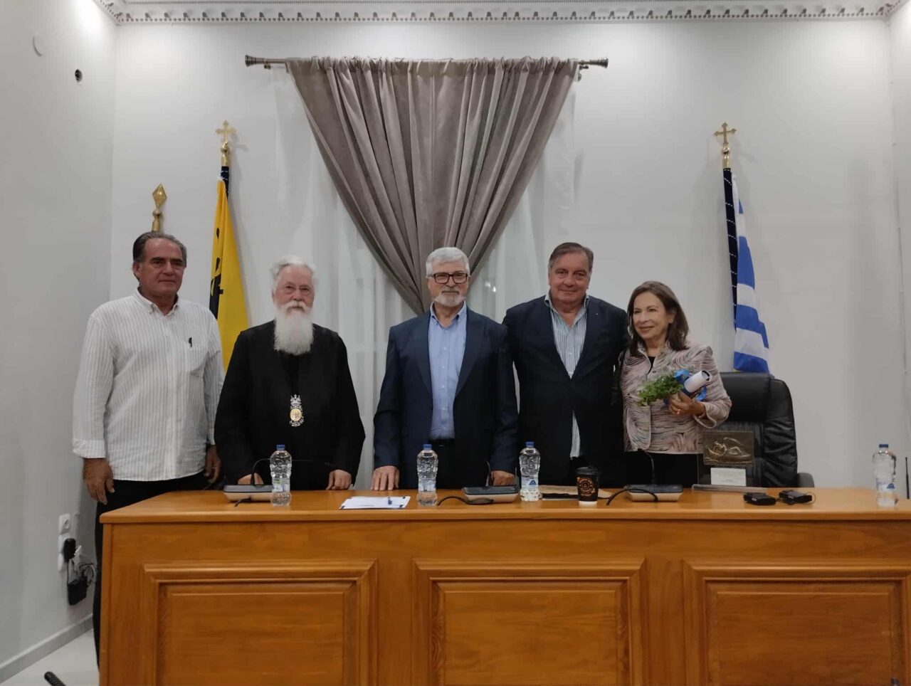 Ανακήρυξη της Ευγενίας (Τζίνης) Αδριανοπούλου, σε επίτιμη Δημότη της Η ...